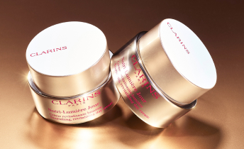 How do I treat smile lines & wrinkles? | Clarins - Clarins